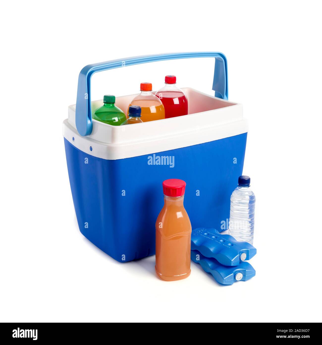 Cool box with drinks and ice packs Stock Photo - Alamy