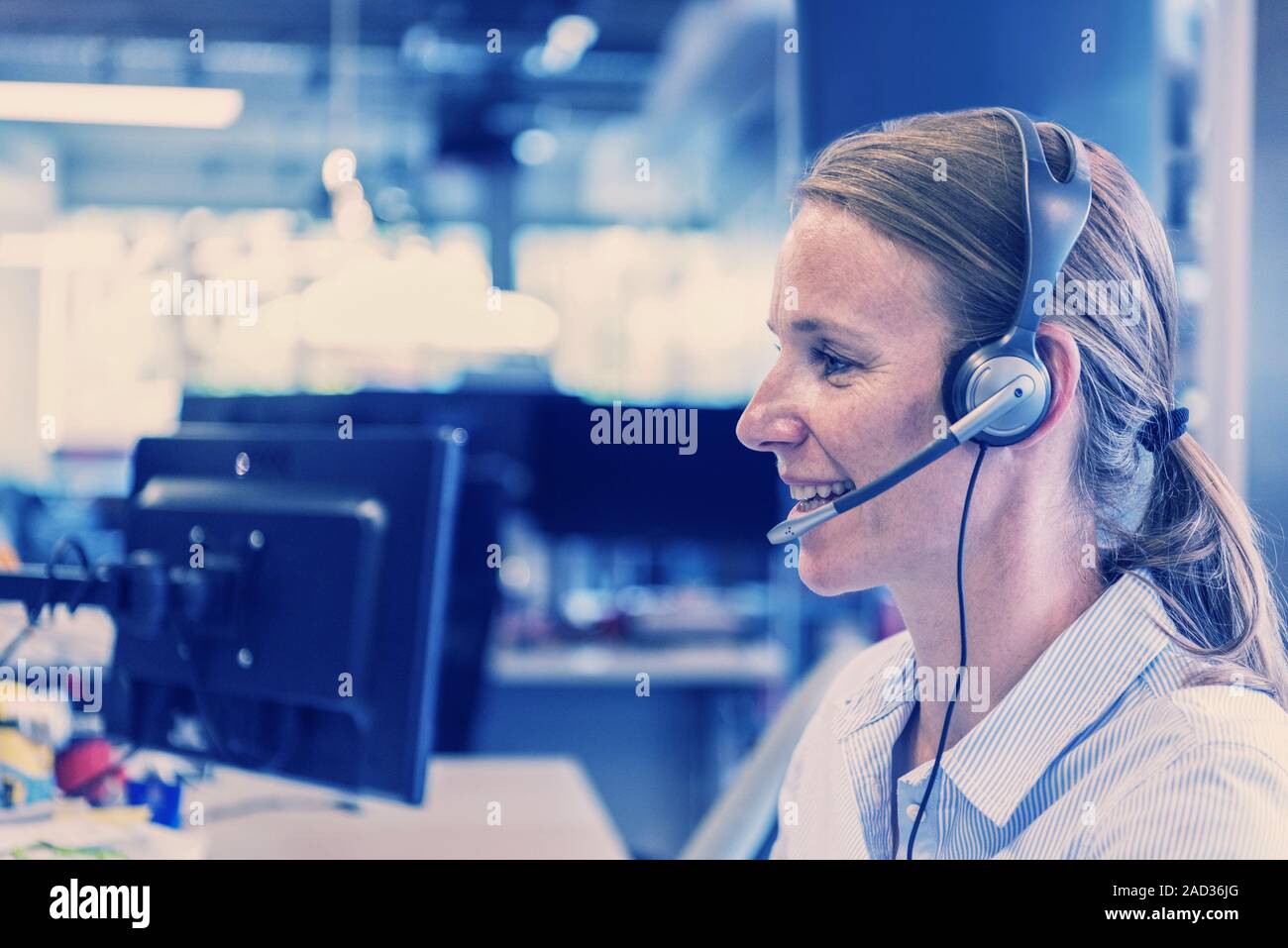 Phone operator and female hi-res stock photography and images - Alamy