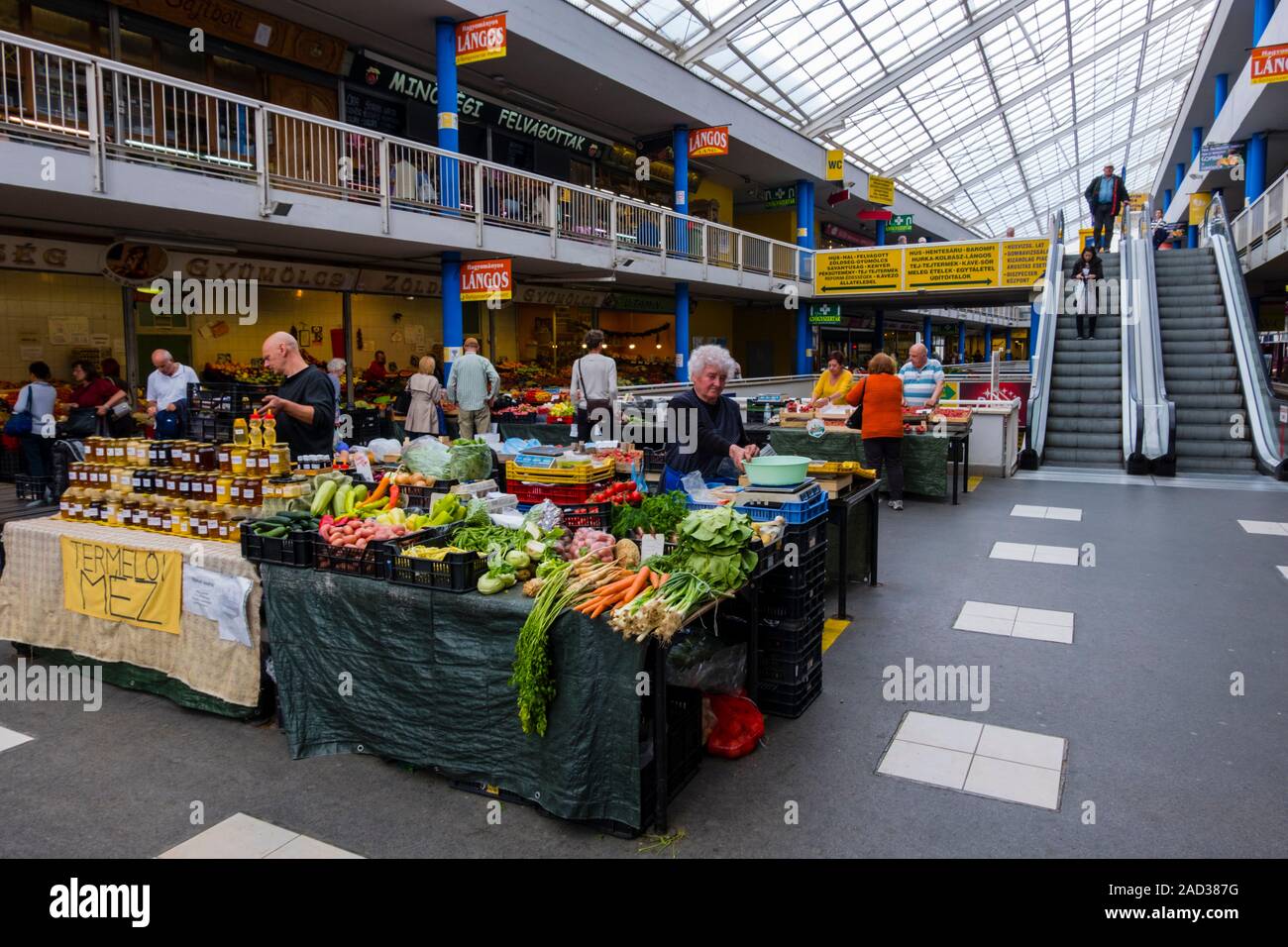 Feny street market and budapest hi-res stock photography and images - Alamy