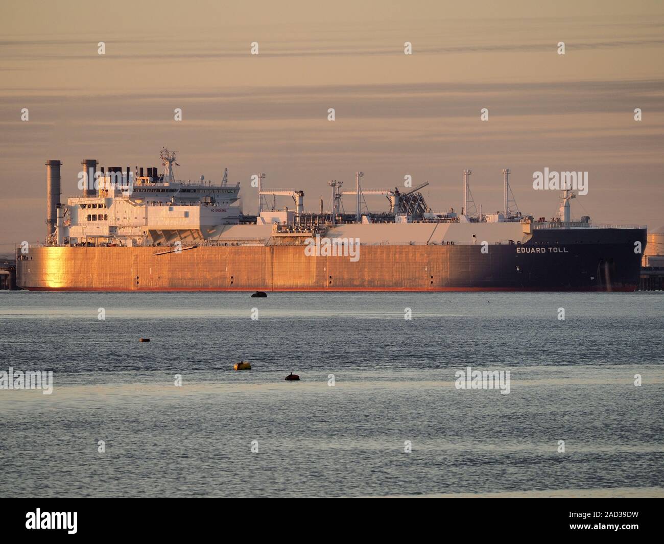 Liquified gas ship hi-res stock photography and images - Alamy