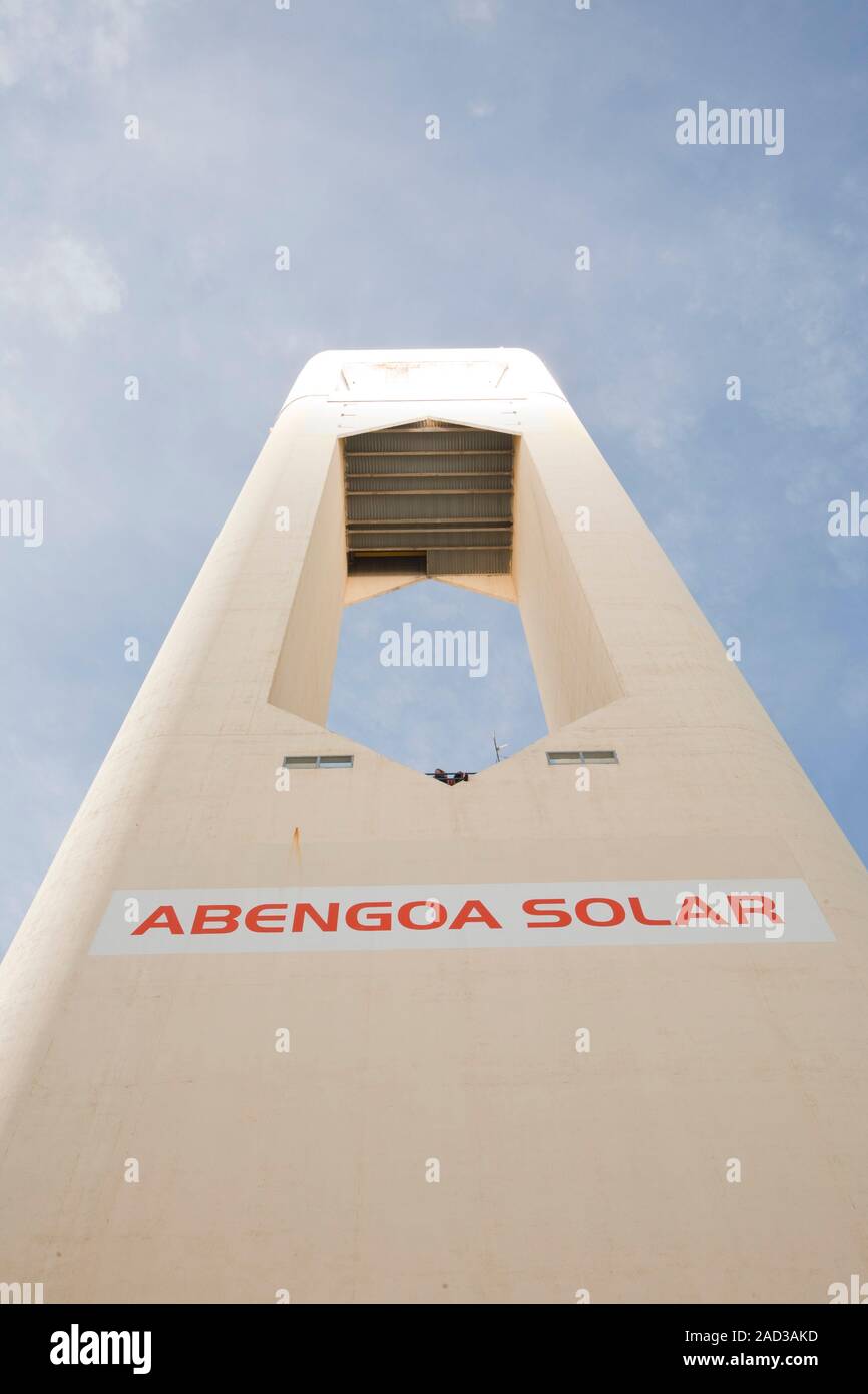 The PS10 solar thermal tower, the only such working solar tower ...