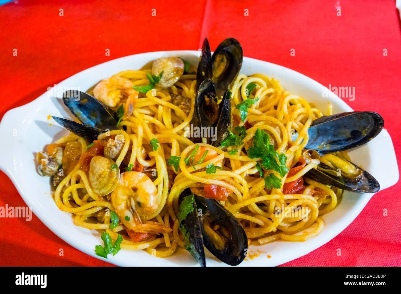 Spaghetti allo scoglio, Spaghetti with seafood, Naples, Italy Stock ...