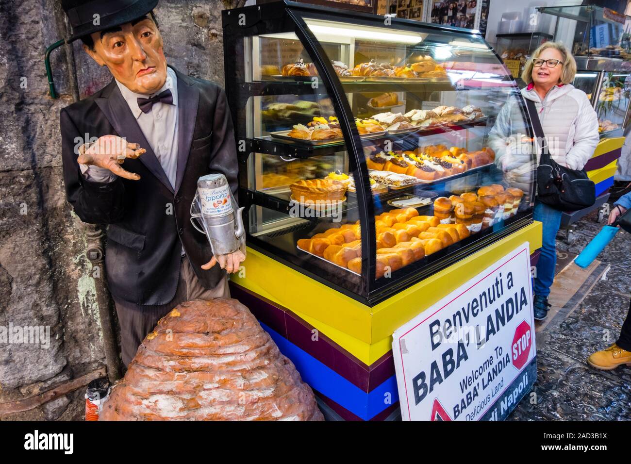Via dei tribunali napoli hi-res stock photography and images - Alamy