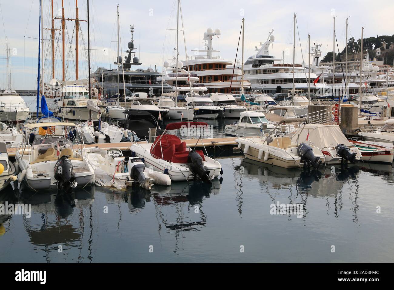 Port sailboats ships in hi-res stock photography and images - Alamy
