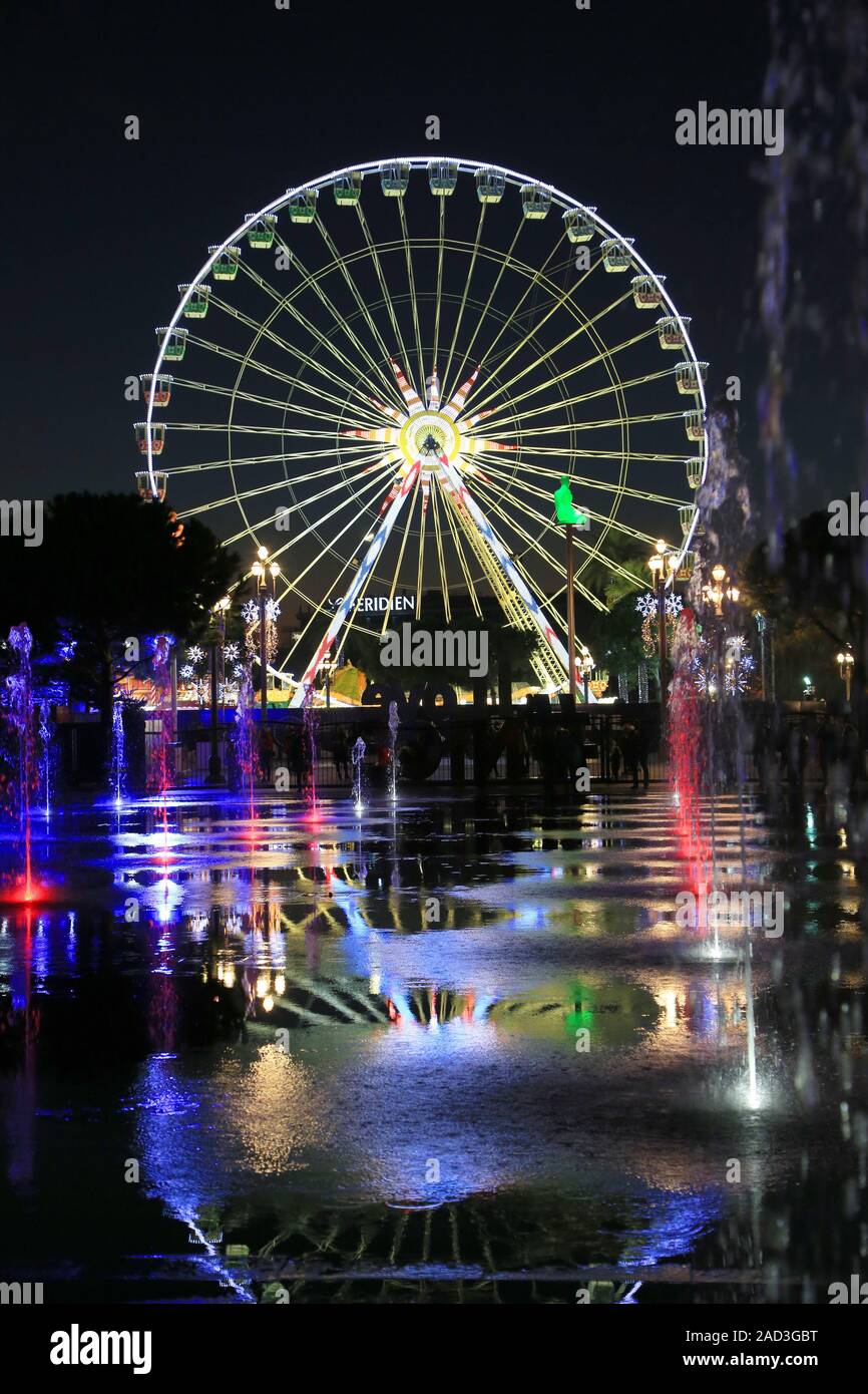 Ferris wheel symmetry hi-res stock photography and images - Alamy