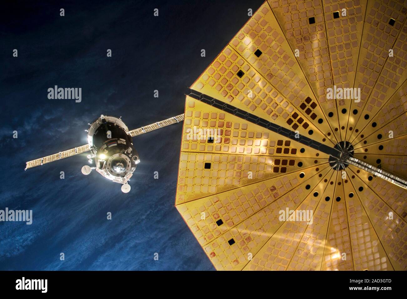 ISS Expedition 46 Soyuz approaching the International Space Station ...