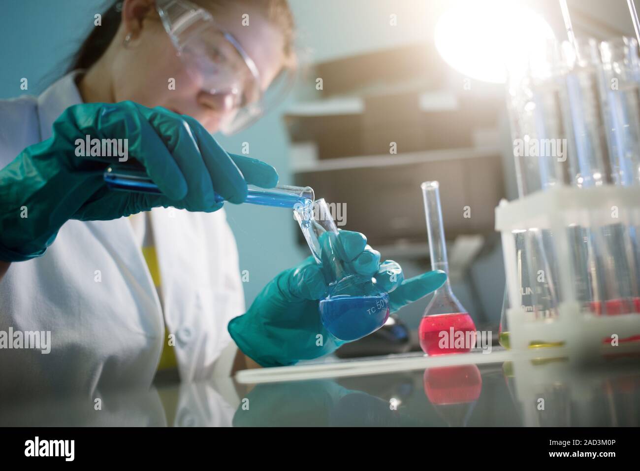 Laboratory staff hi-res stock photography and images - Alamy