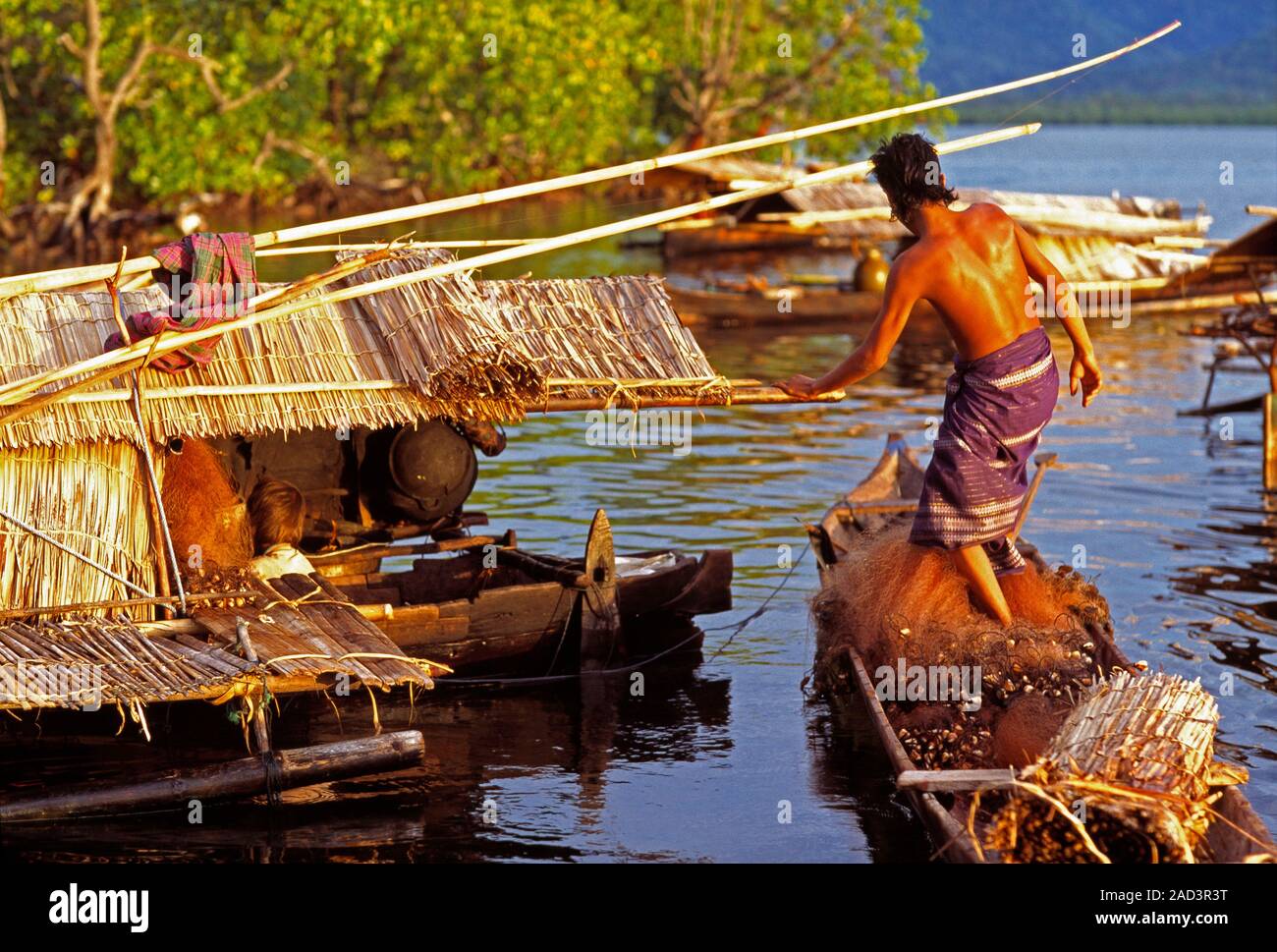 Sama bajau boats hi-res stock photography and images - Alamy