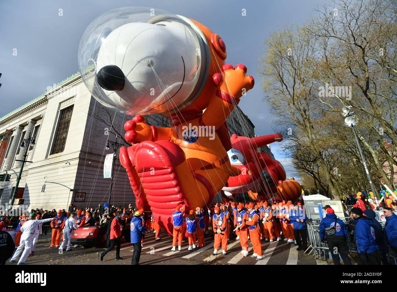 Snoopy macy’s parade hi-res stock photography and images - Alamy