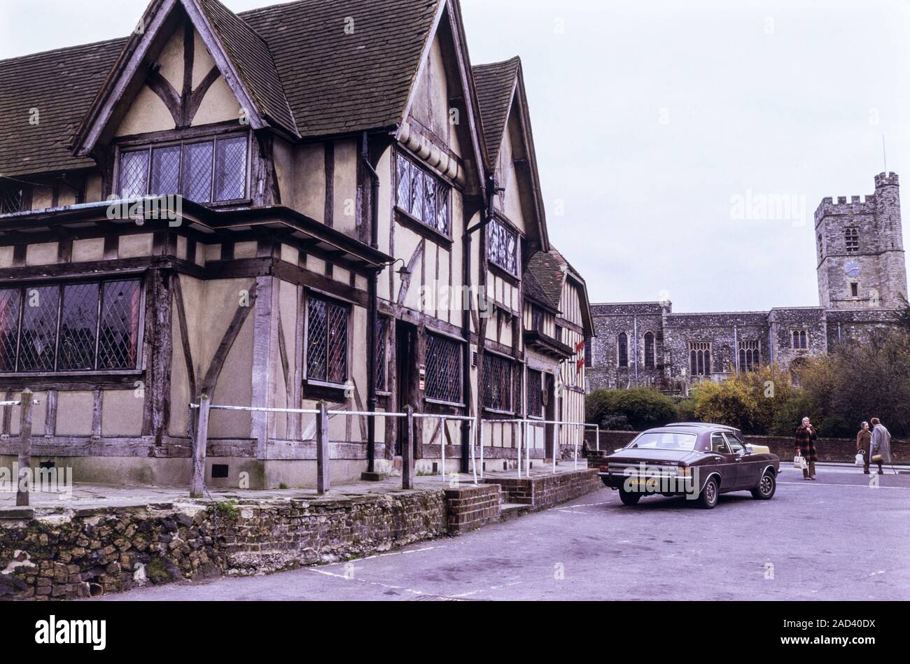 GB '77 : Cobham (Kent) The leather bottle Stock Photo - Alamy