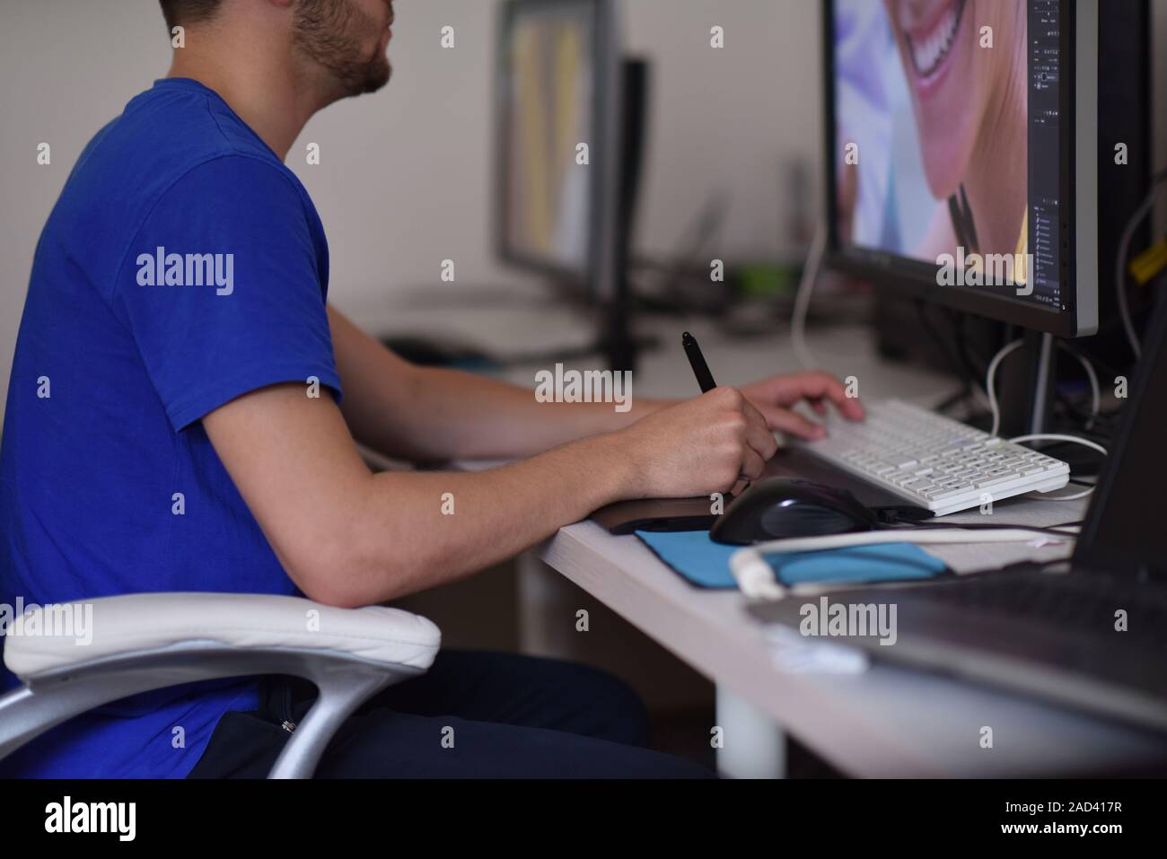 graphic designer at work Stock Photo - Alamy