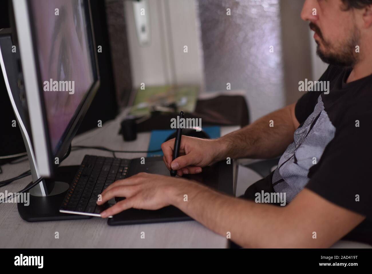 graphic designer at work Stock Photo - Alamy