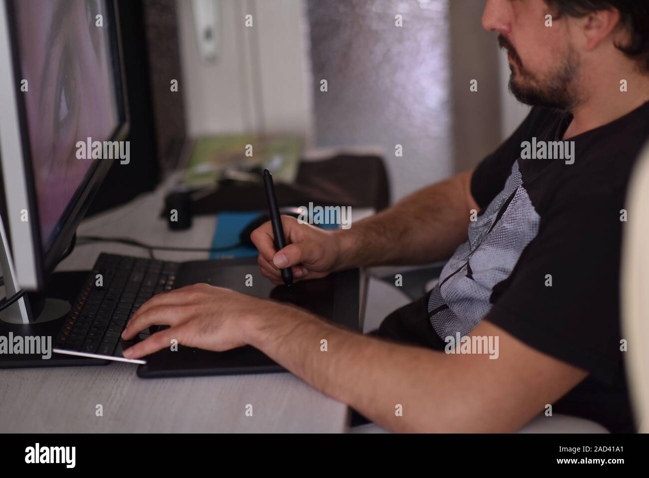 graphic designer at work Stock Photo - Alamy