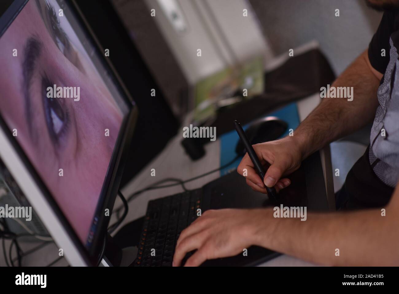 graphic designer at work Stock Photo - Alamy