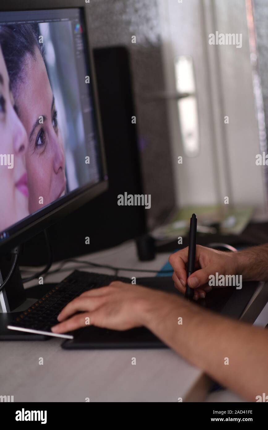 graphic designer at work Stock Photo - Alamy