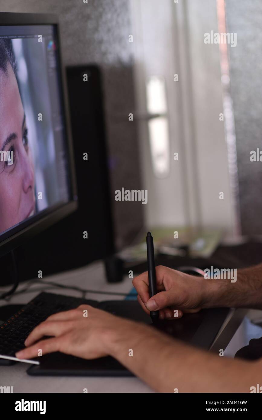 graphic designer at work Stock Photo - Alamy