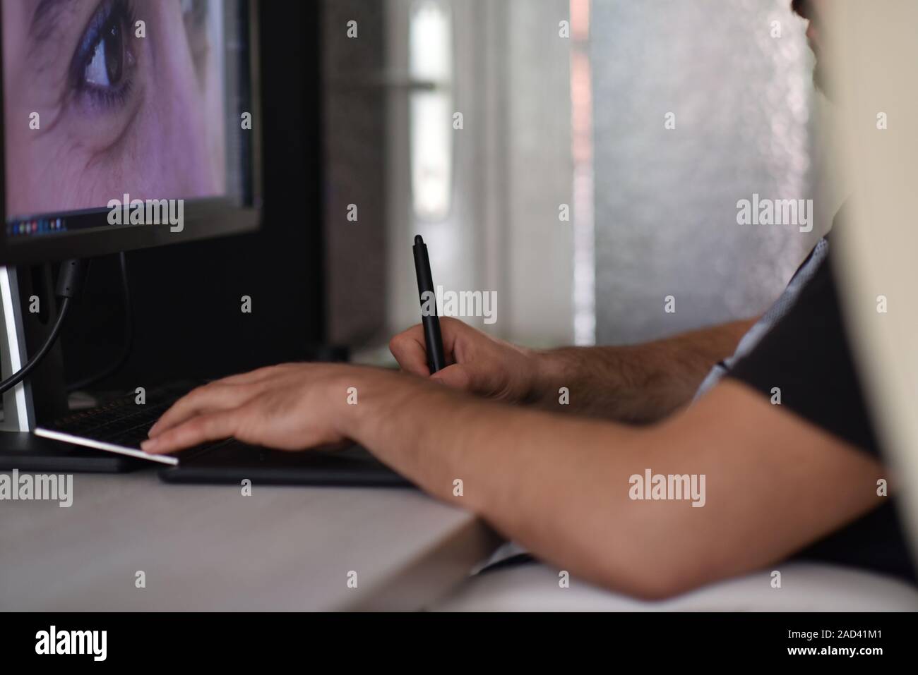 graphic designer at work Stock Photo - Alamy