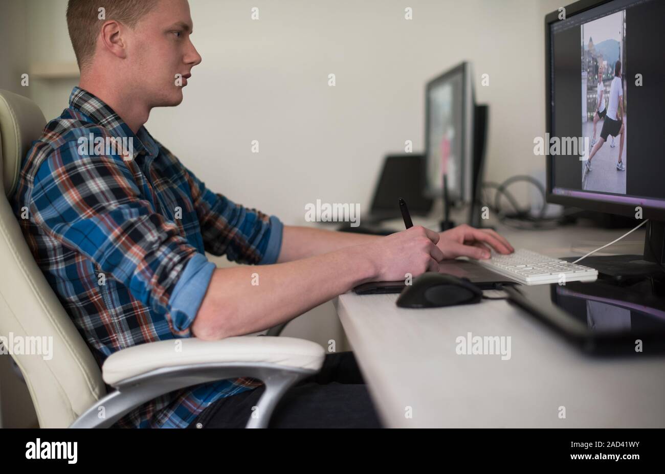 graphic designer at work Stock Photo - Alamy