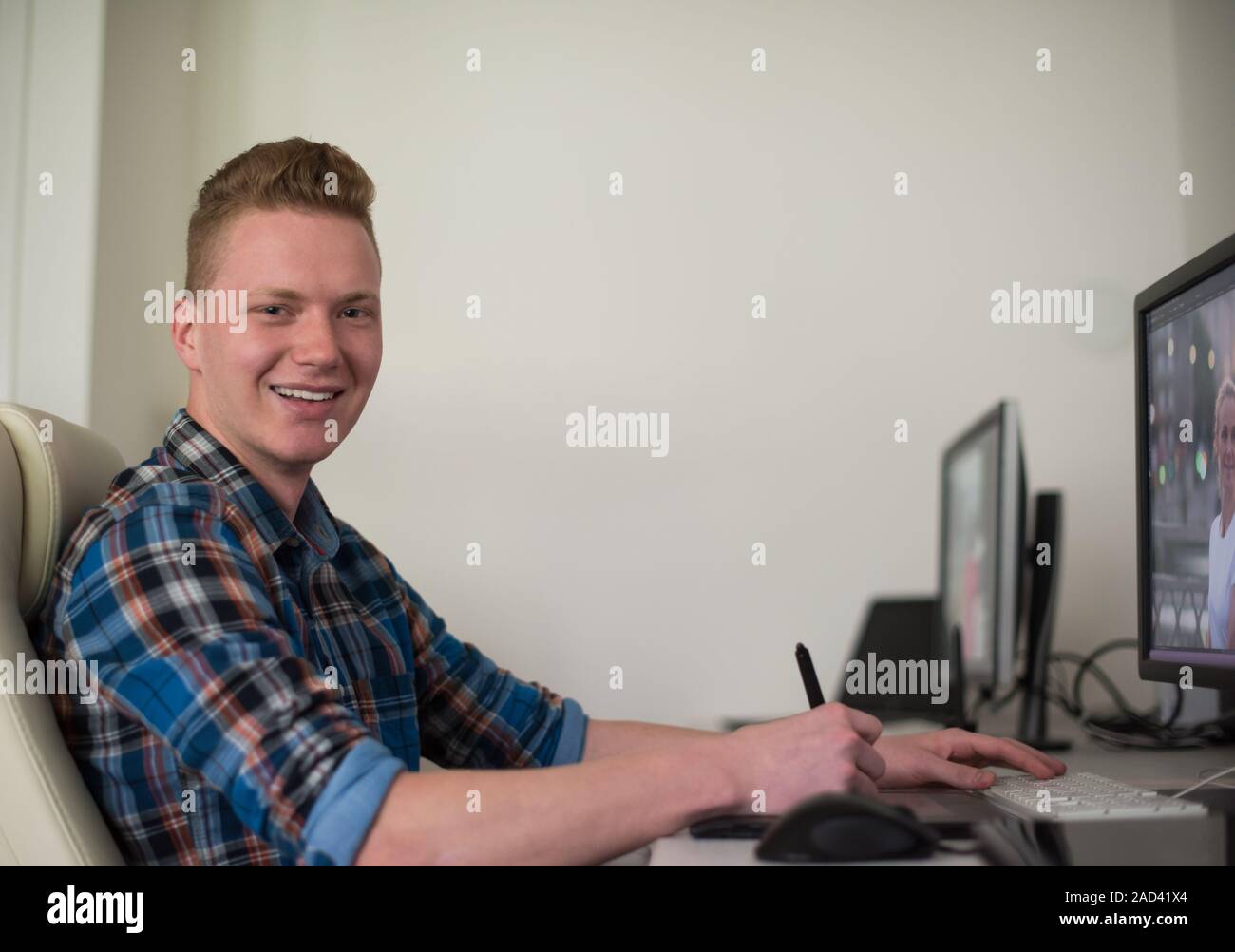 graphic designer at work Stock Photo - Alamy