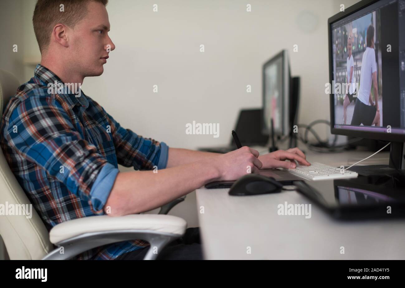 graphic designer at work Stock Photo - Alamy