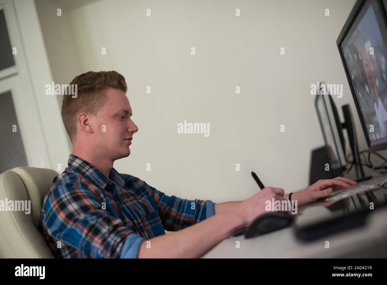 graphic designer at work Stock Photo - Alamy