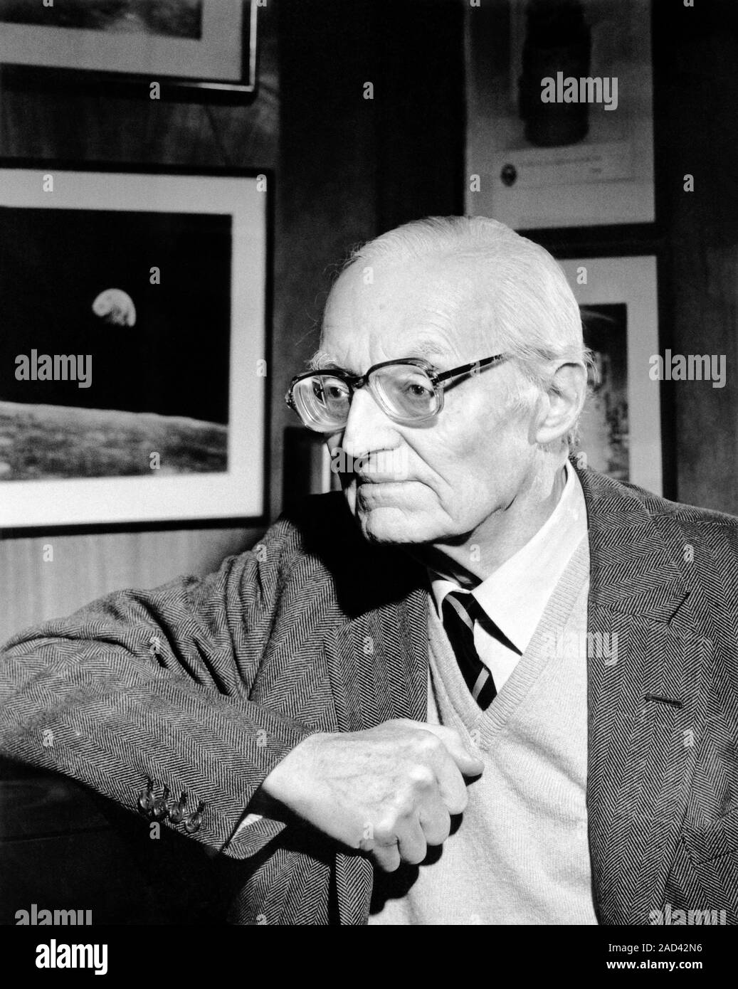 Francis Thomas Bacon (1904-1992), British engineer. Bacon was educated ...