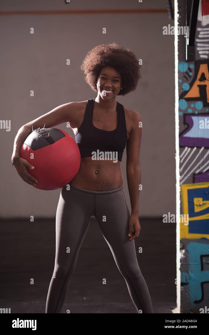 Crossfit class black woman hi-res stock photography and images - Alamy