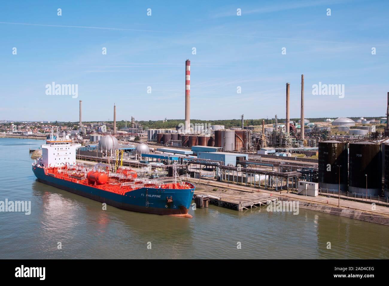 Oil refinery. Tanker docked on the river Seine next to the Petroplus ...