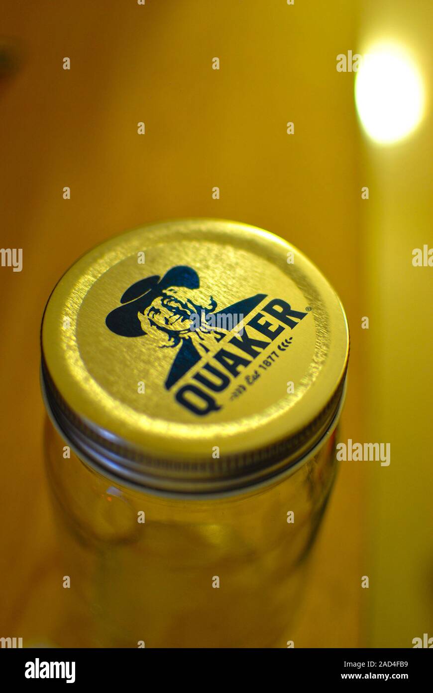 Quaker logo hi-res stock photography and images - Alamy