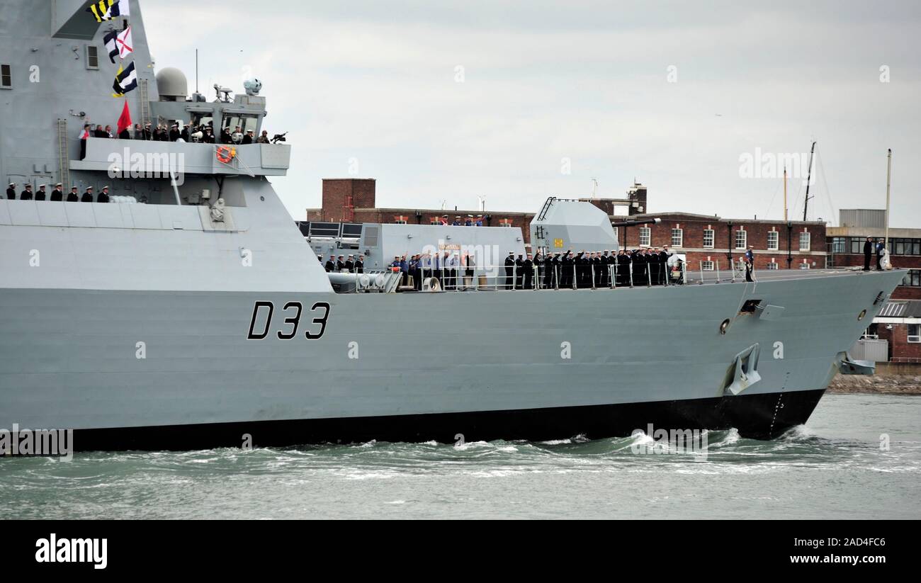 Type 45 destroyer hms dauntless hi-res stock photography and images - Alamy