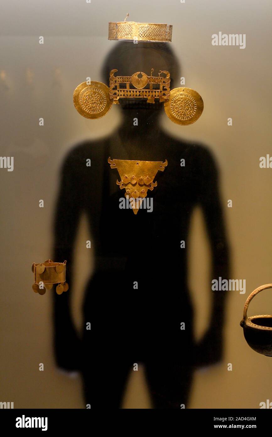 Pre Columbian Golden figure, Museo del Oro Pre-Columbian Gold Museum ...