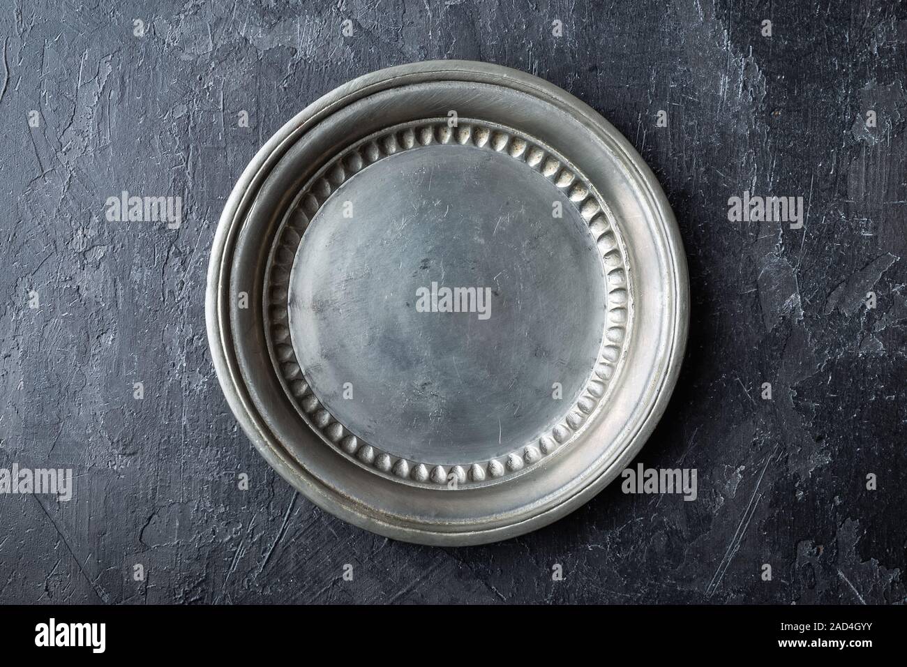 Empty metal plate on dark texture background top view, copy space Stock ...