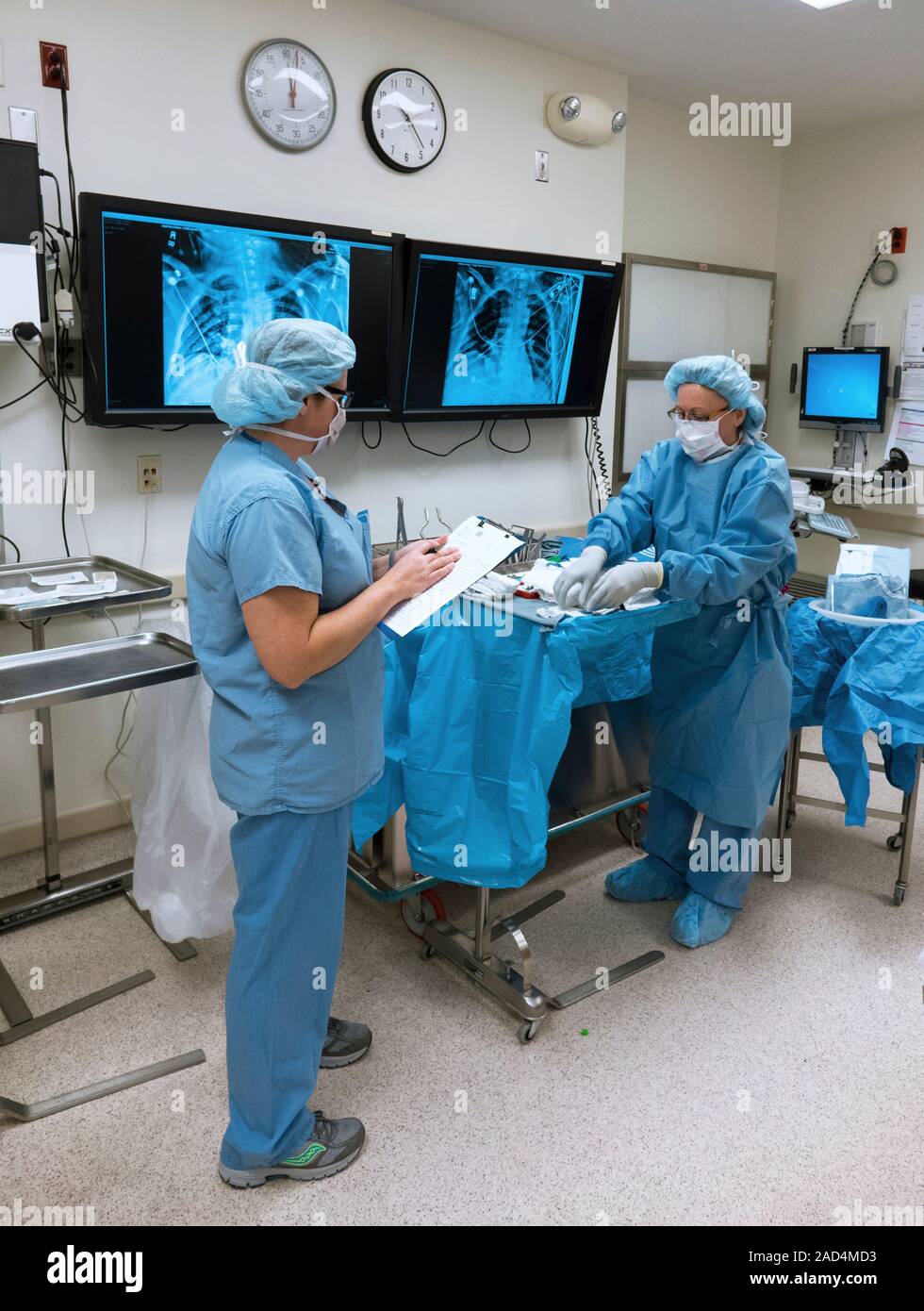 Instrument count before surgery. Circulating nurse and scrub nurse ...