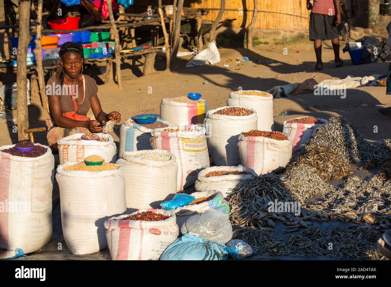 An African market on the roadside in Ckiwawa, Malawi Stock Photo - Alamy