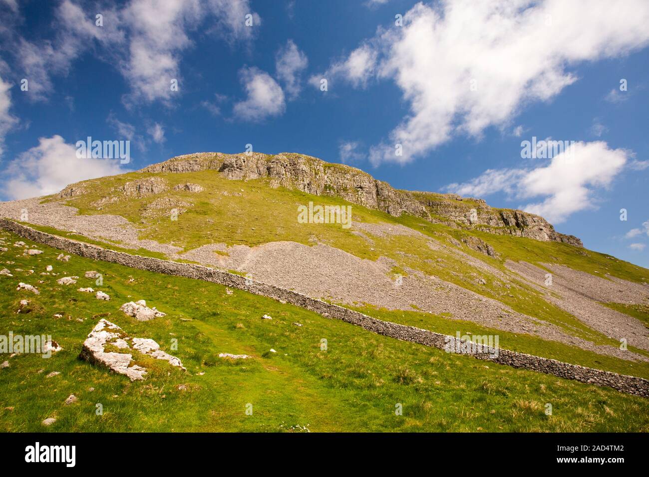 Attermire Scar above Settle in the Yorkshire Dales, UK Stock Photo - Alamy