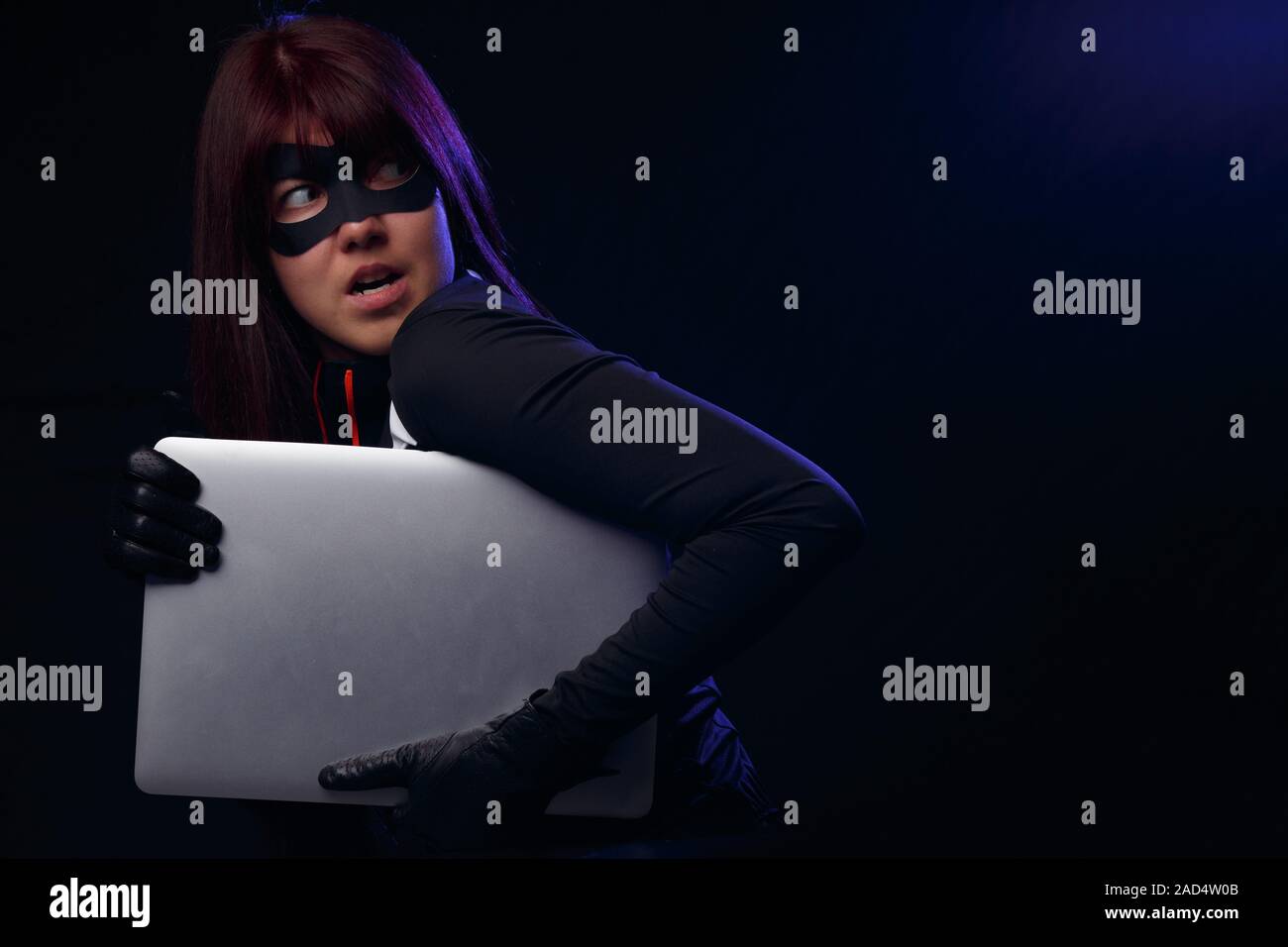 Thief laptop hi-res stock photography and images - Alamy