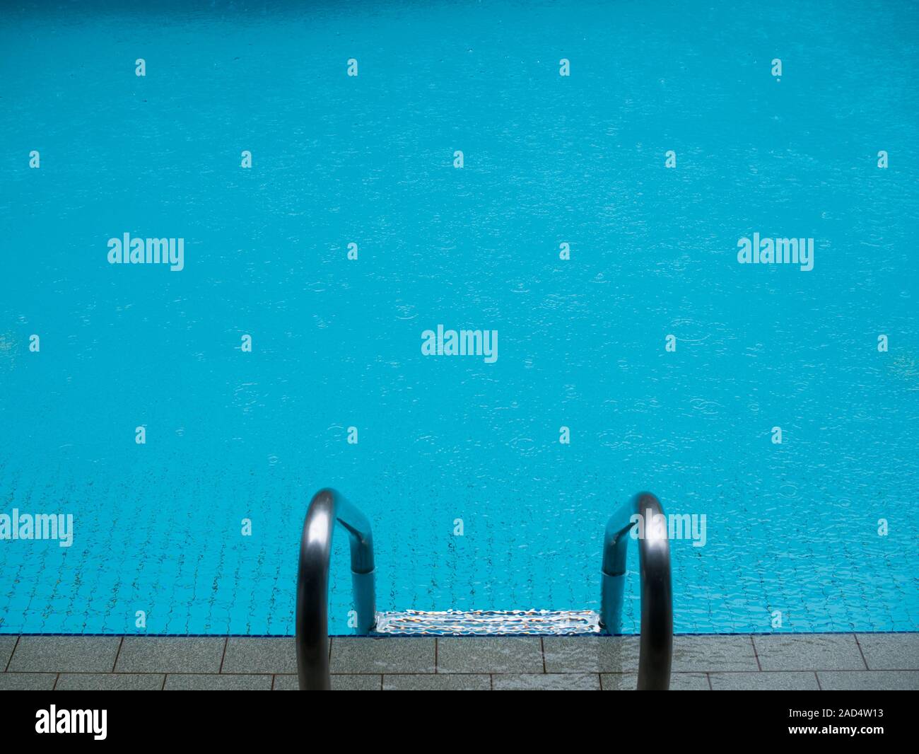 Swimming pool edge ladder hi-res stock photography and images - Alamy
