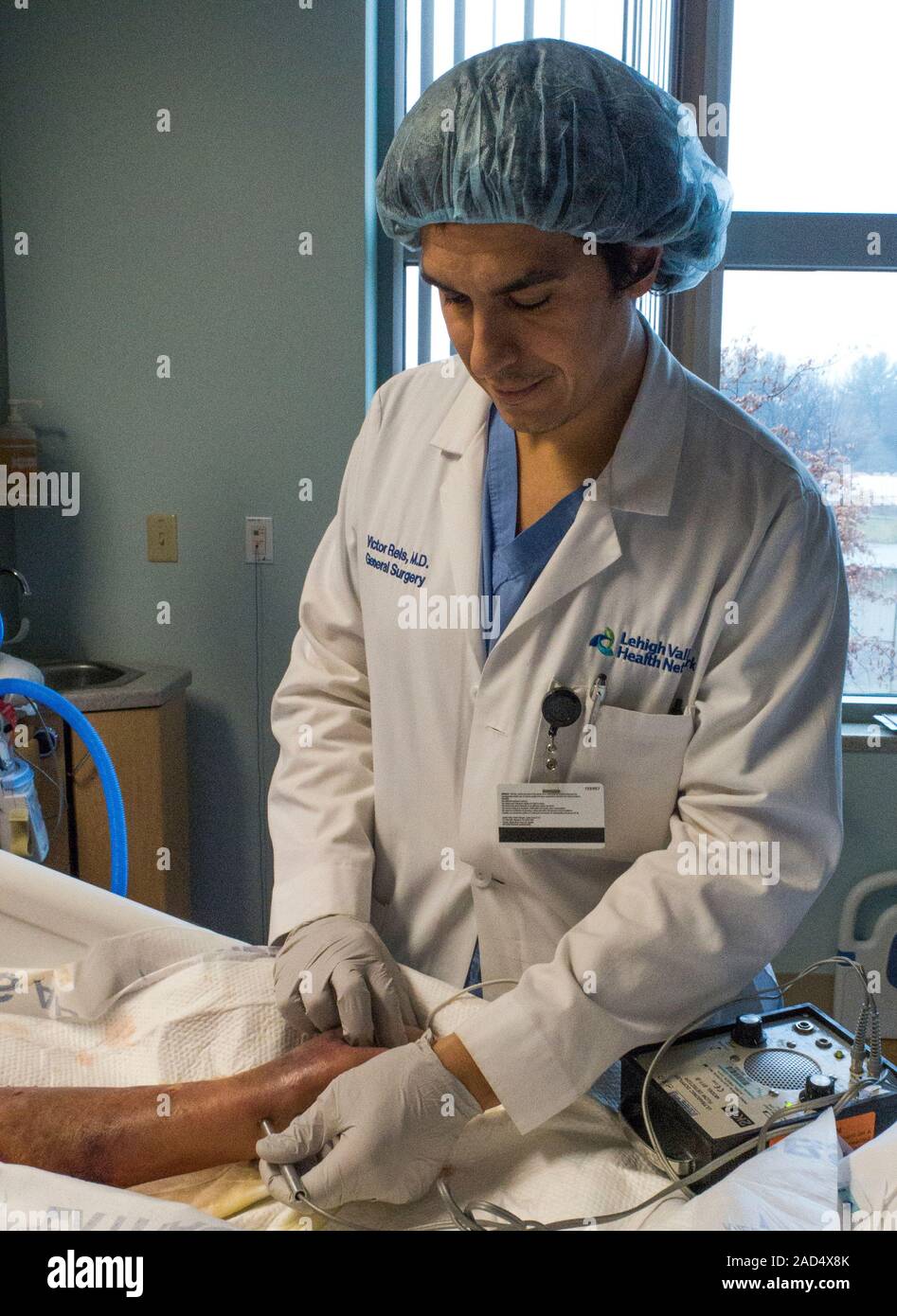 Ultrasound assessment in cellulitis. Doctor using a Doppler ultrasound ...
