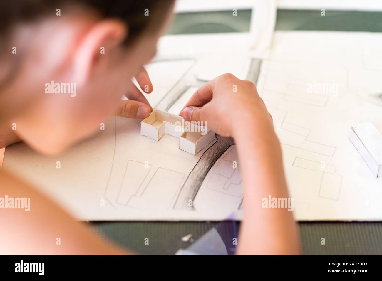 Young girl on the course of architectural design for children ...
