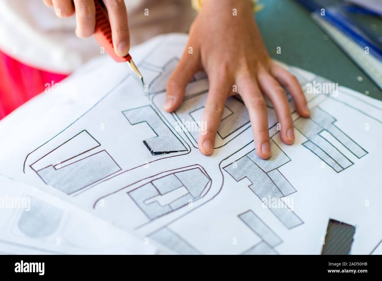 Young girl on the course of architectural design for children ...