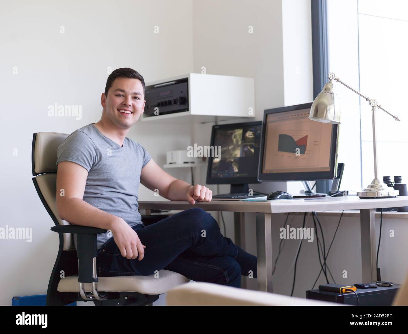 Security system operator hi-res stock photography and images - Alamy