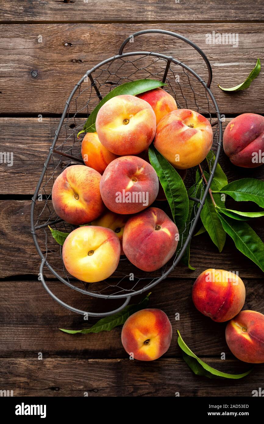 Top view fresh peaches hi-res stock photography and images - Alamy