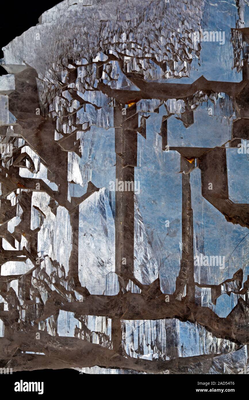 Quartz (SiO2) is the most abundant mineral in the Earth's crust after ...