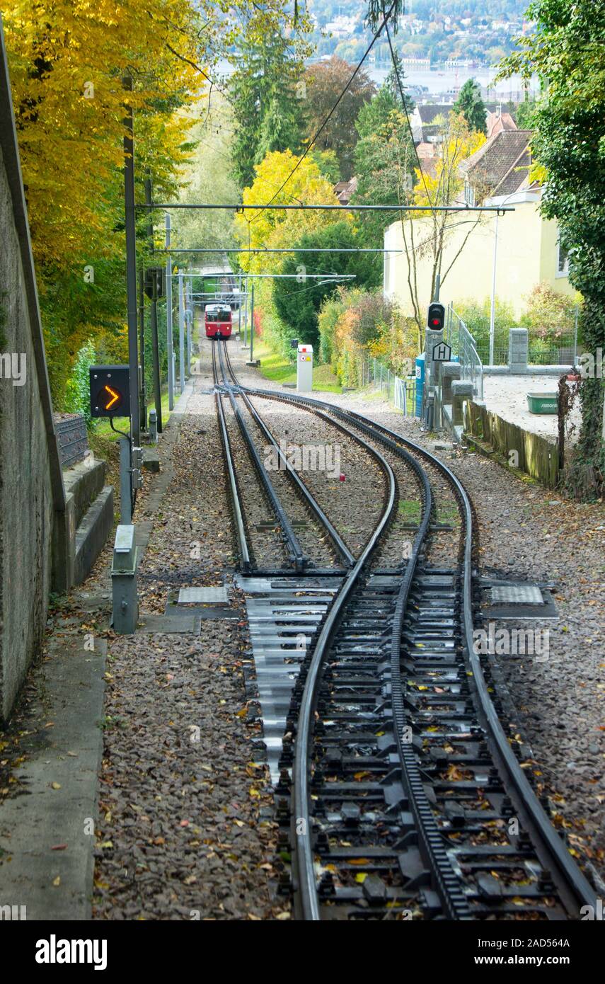A train approaching the intermediate passing loop of the Dolderbahn ...