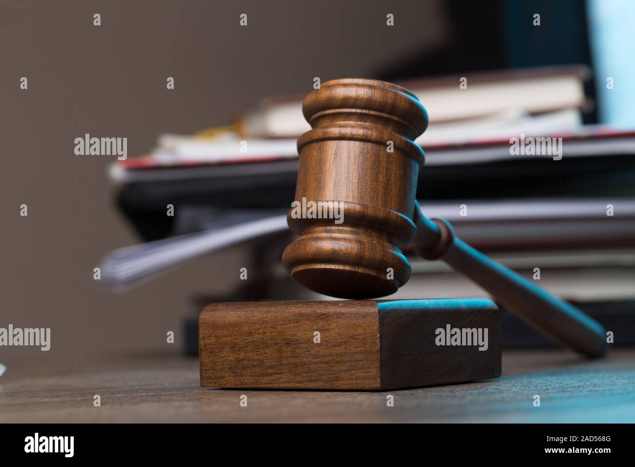 Judges table hi-res stock photography and images - Alamy