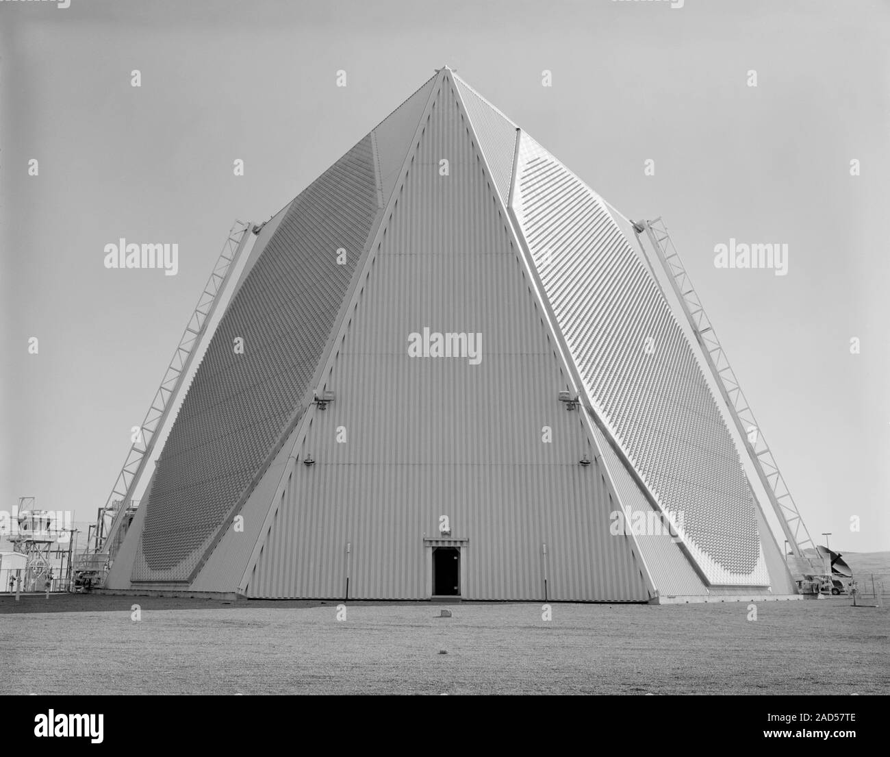 PAVE PAWS nuclear early-warning system. Radar detection facility for the nuclear missile early ...