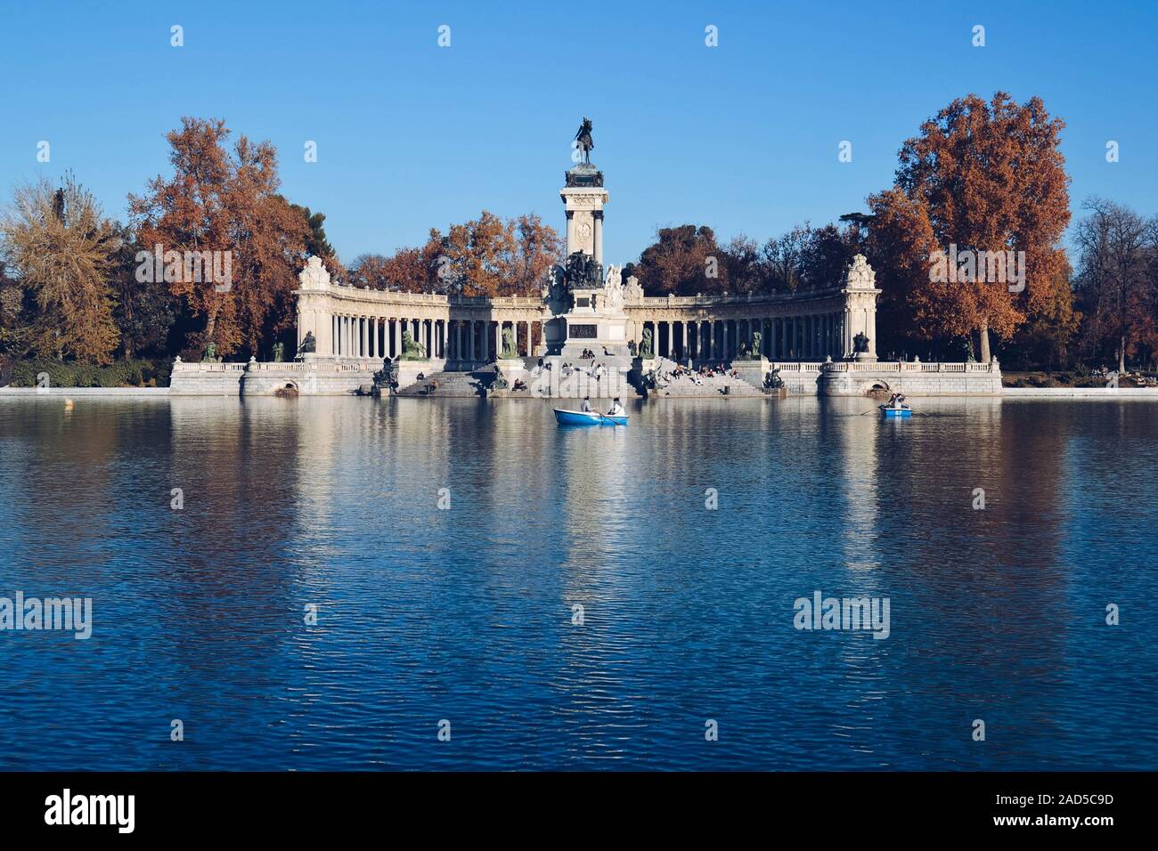 Pond with a sculpture in the back at the Retiro park Stock Photo - Alamy