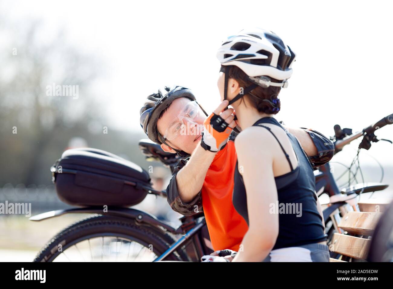 Putting together bike hi-res stock photography and images - Alamy