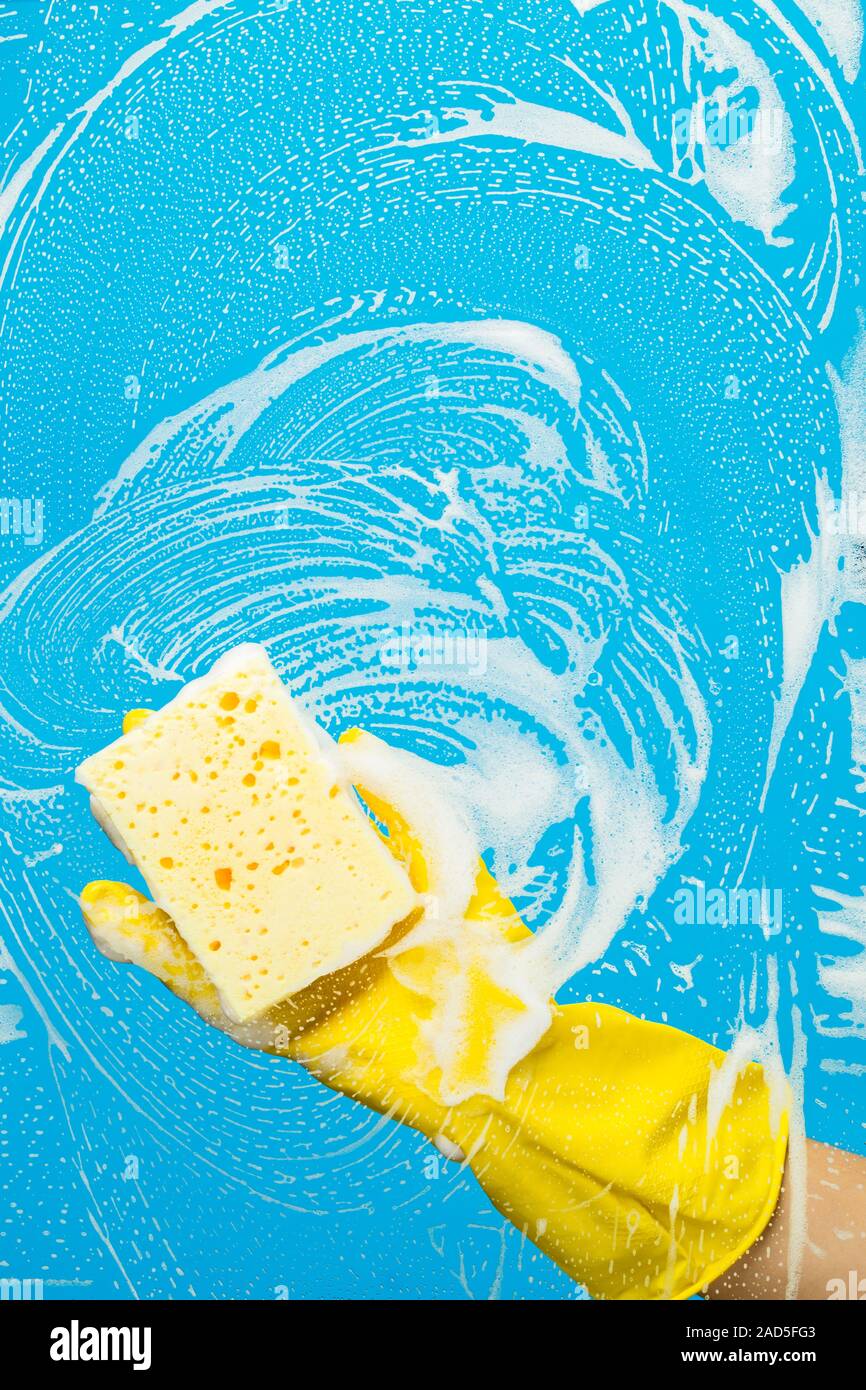 Professional window cleaner home hi-res stock photography and images ...