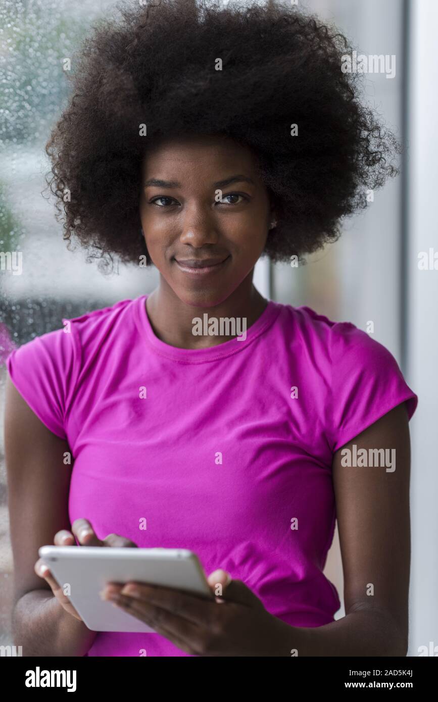 african american woman using tablet Stock Photo - Alamy